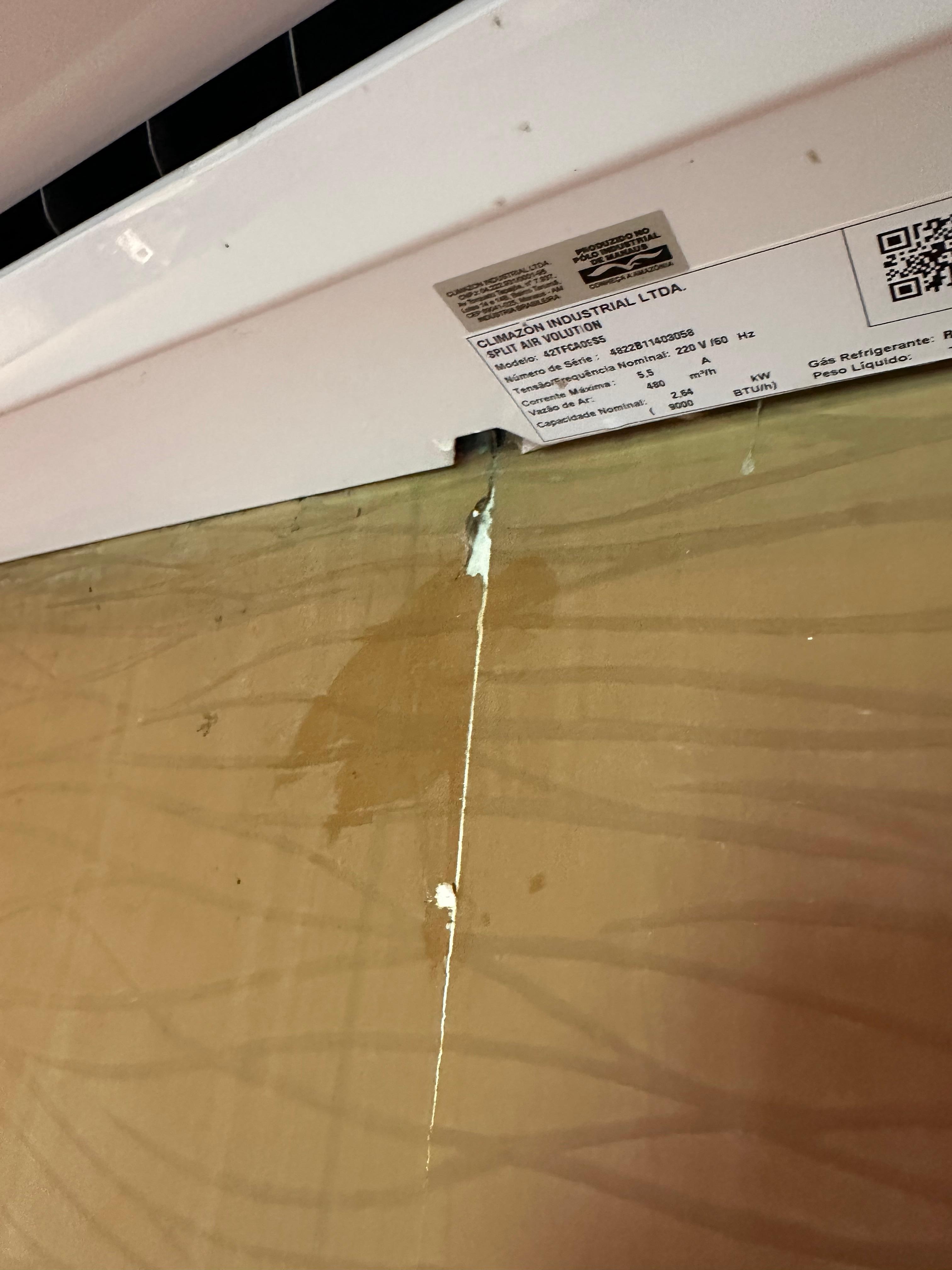 Goteira no ar-condicionado. 