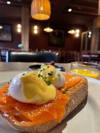 Frokost, Eggs benedict fra menyen