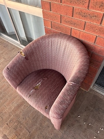 Chair in bad condition and smelly.