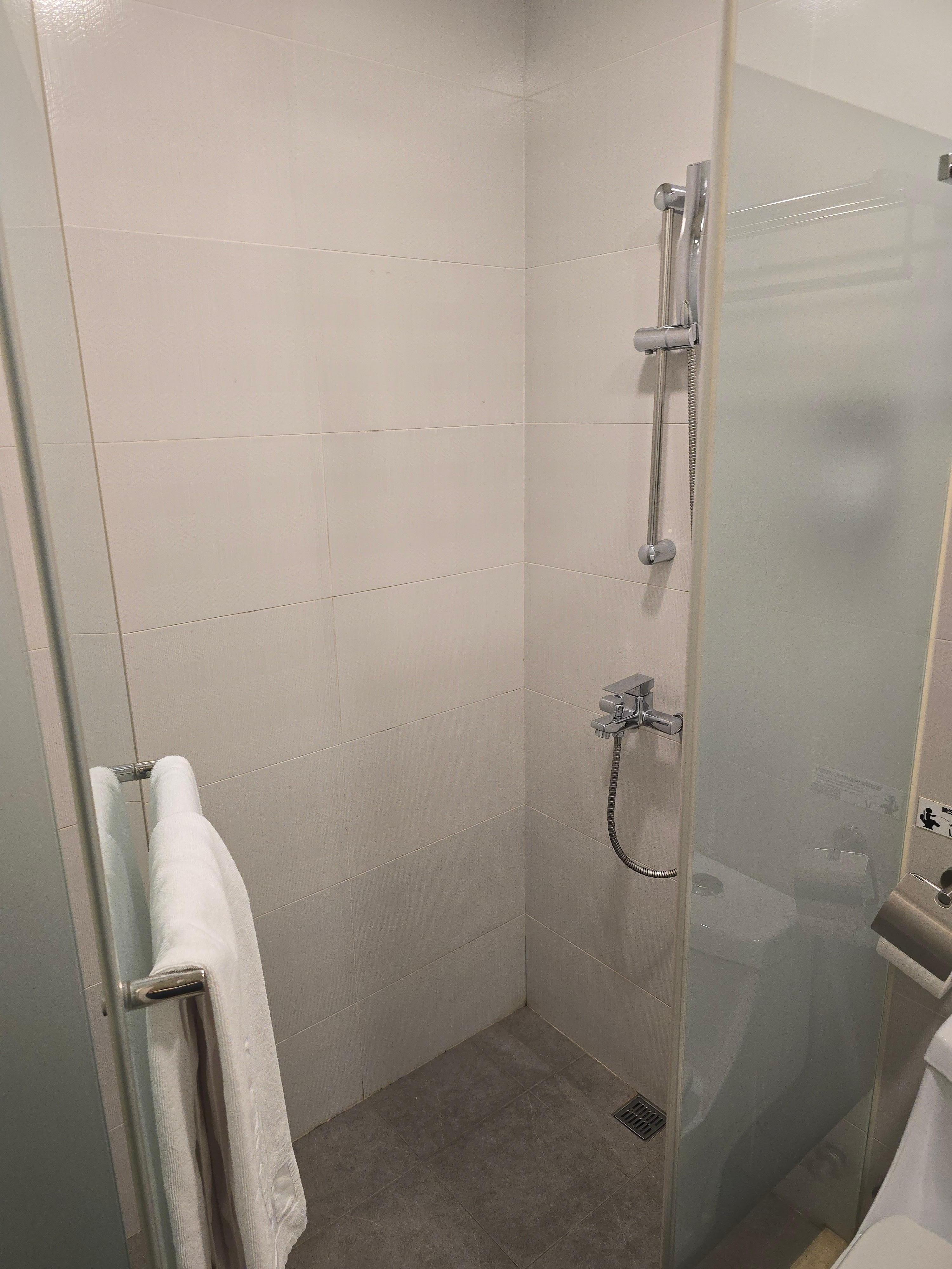 Clean shower with Great pressure and hot water