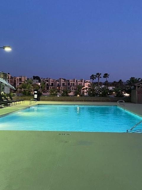 Pool has excellent hours 