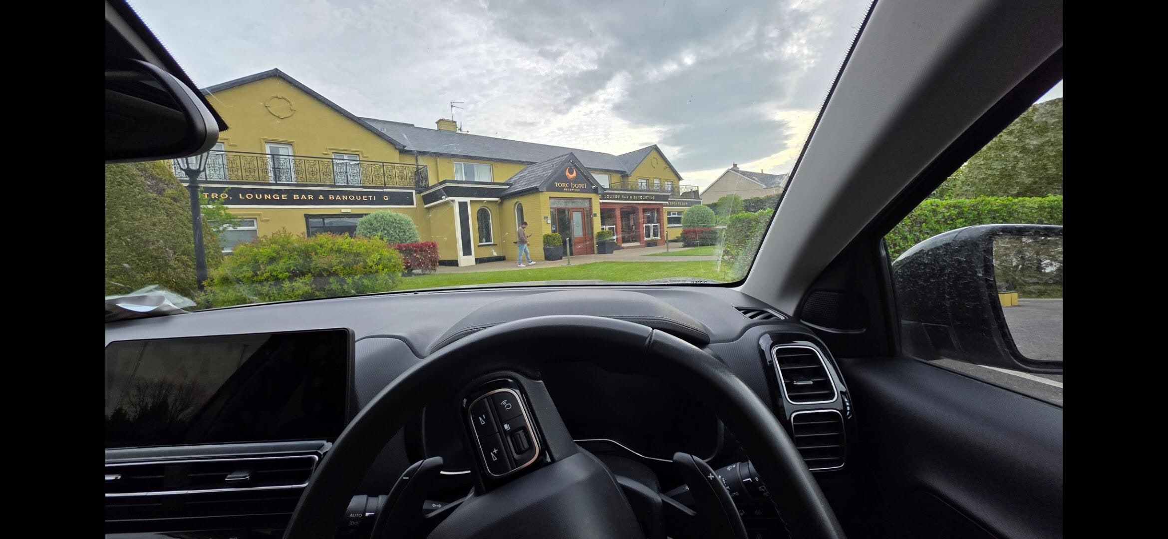 parcheggio  comodo davanti ingrasso hotel