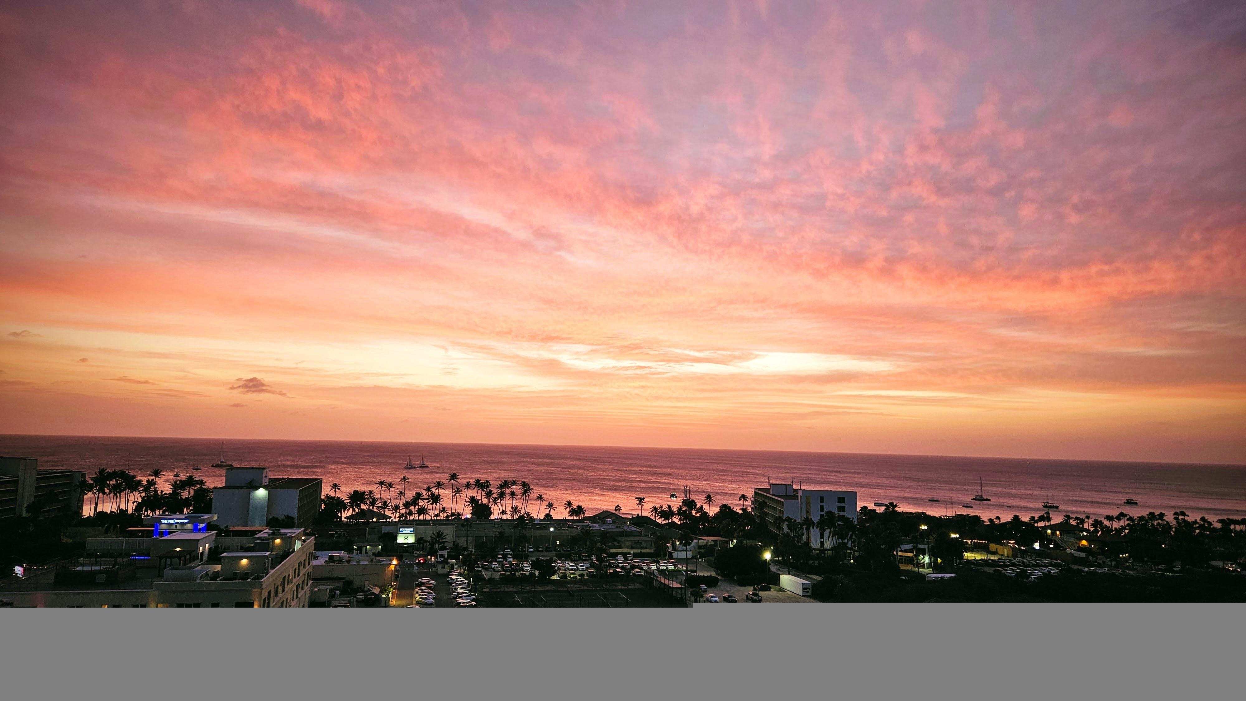 Por do sol encantador da varanda 