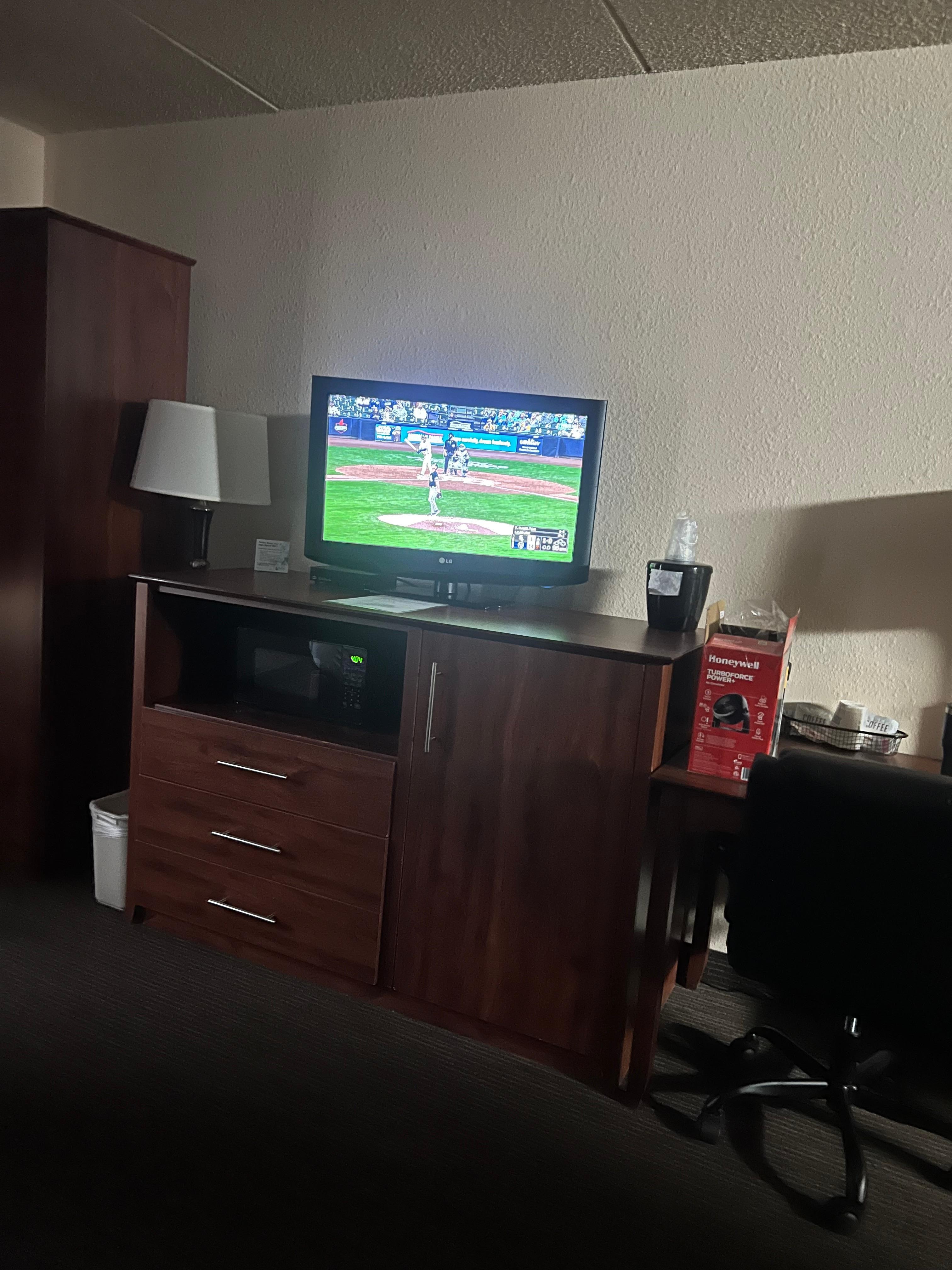 Small TV in non-smoking 2 queen bed room