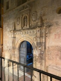 Trots att rummet bara låg ett stenkast från kyrkans klockringning var det tyst och skönt hela dygnet.