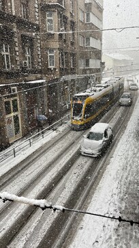 Üniversite durağında indiğinizde otogara gidebilirsiniz.
Mostar için otobüs: 35 bam
Tren:14 bam