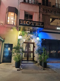 l'entrée de l'Hotel