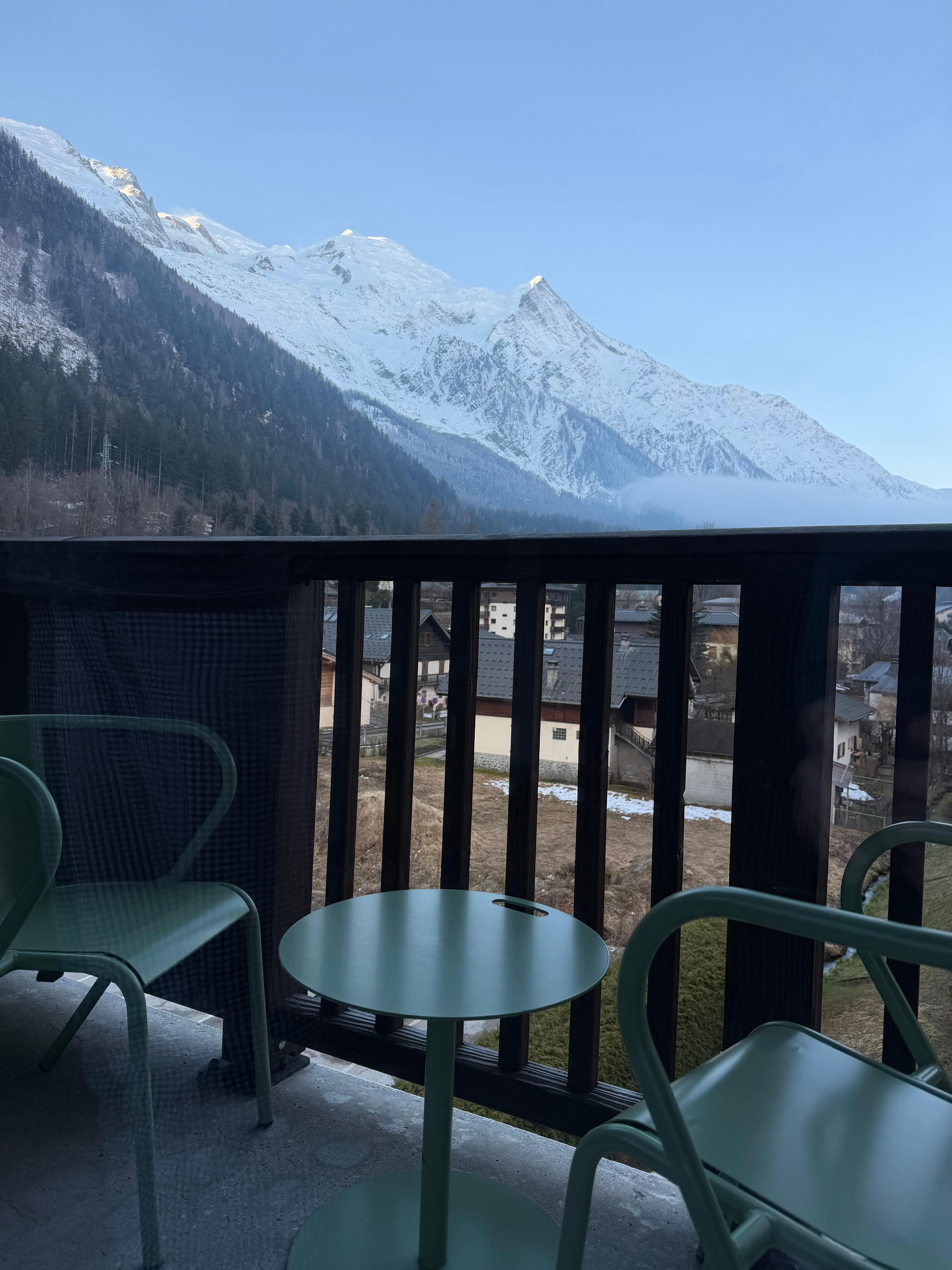 Fra 3 etasje med utsikt mot fjellene❤️