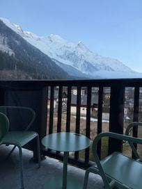 Fra 3 etasje med utsikt mot fjellene❤️