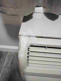 Ar condicionado remendado com fita crepe. Não funcionava