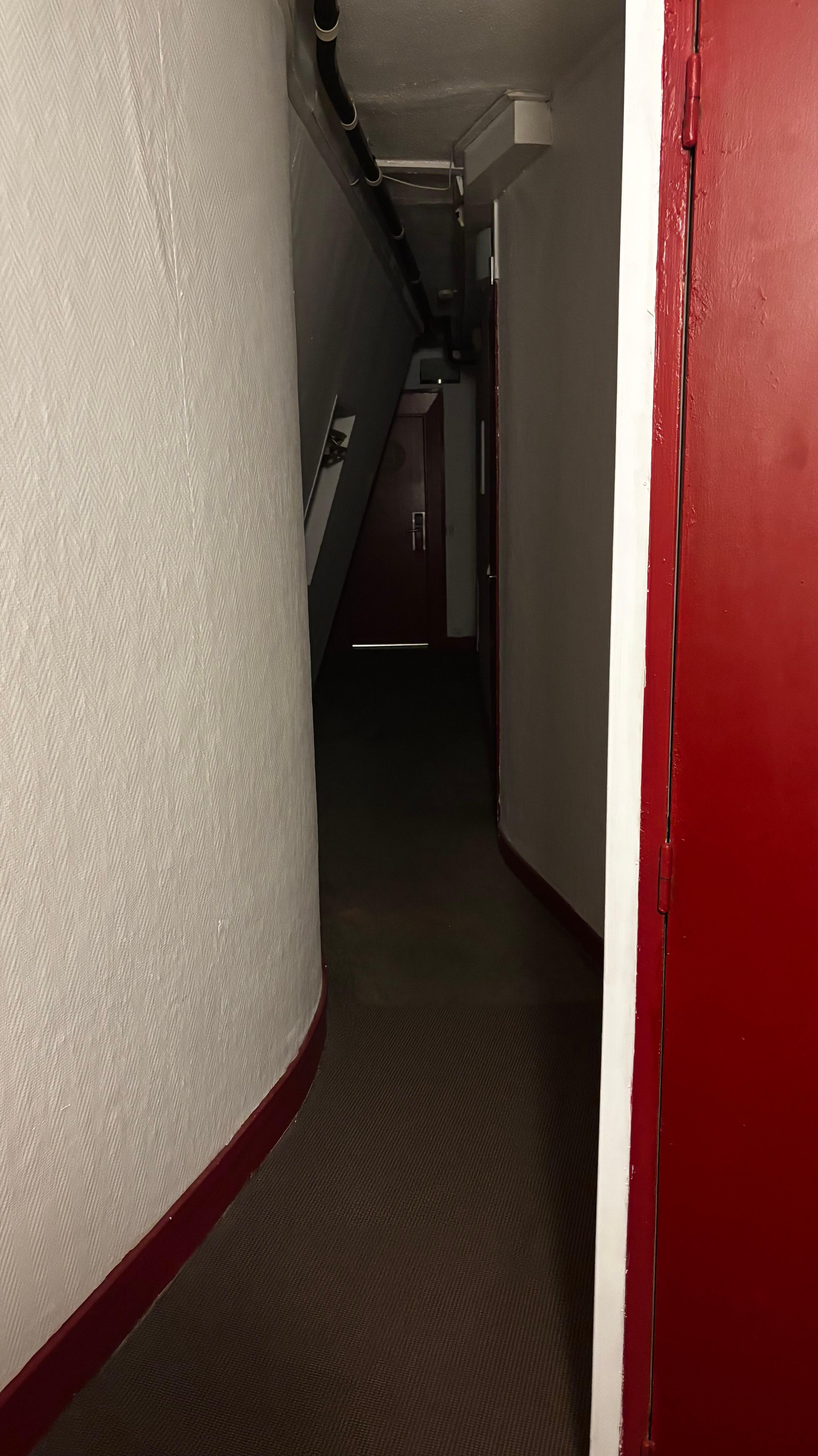 6º andar. Elevador ia até o 5º andar.