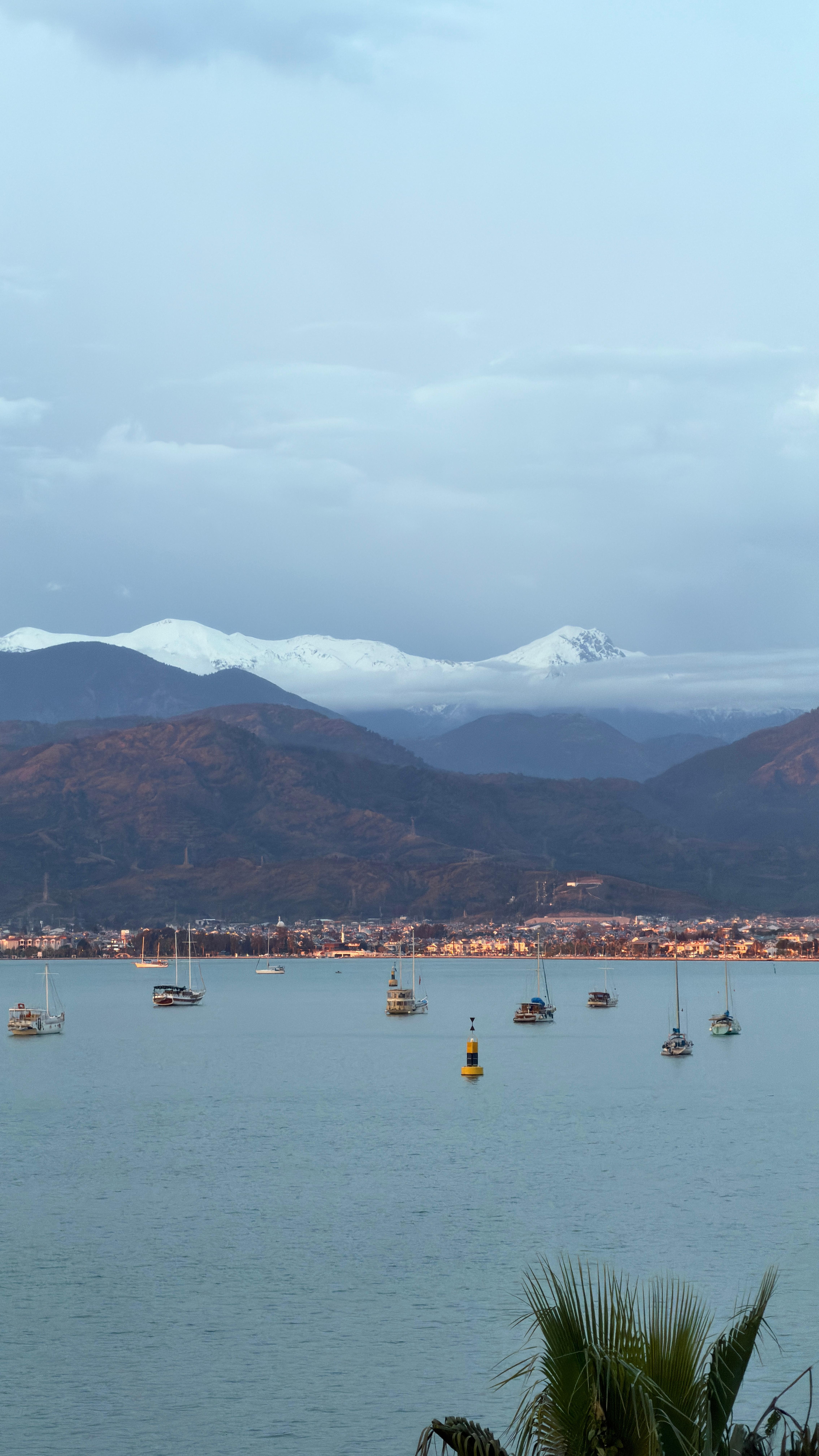 Sabah ve akşam güneşi direk odaya vurmuyor en büyük avantajı o.