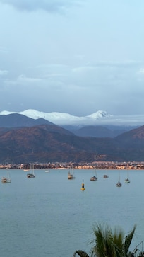 Sabah ve akşam güneşi direk odaya vurmuyor en büyük avantajı o.