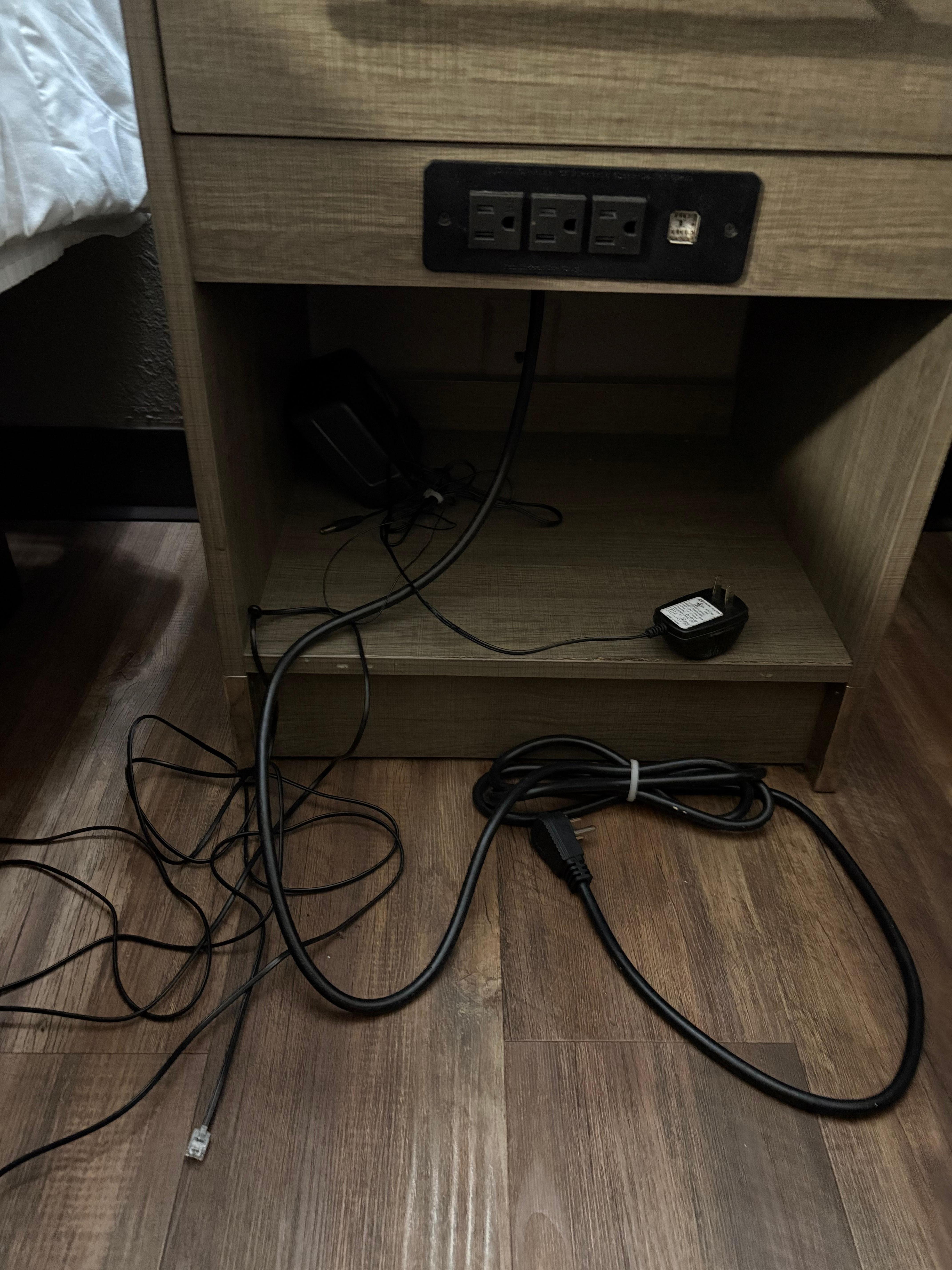 Broken alarm clock with random wires 