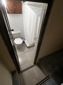 Weird hobbit bathroom (room 8)