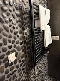 Love the stone shower. Very unique. Towel warmer on when we arrived was a special touch.