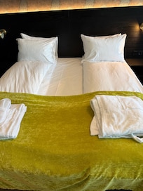 Love the make your own bed approach, comfy