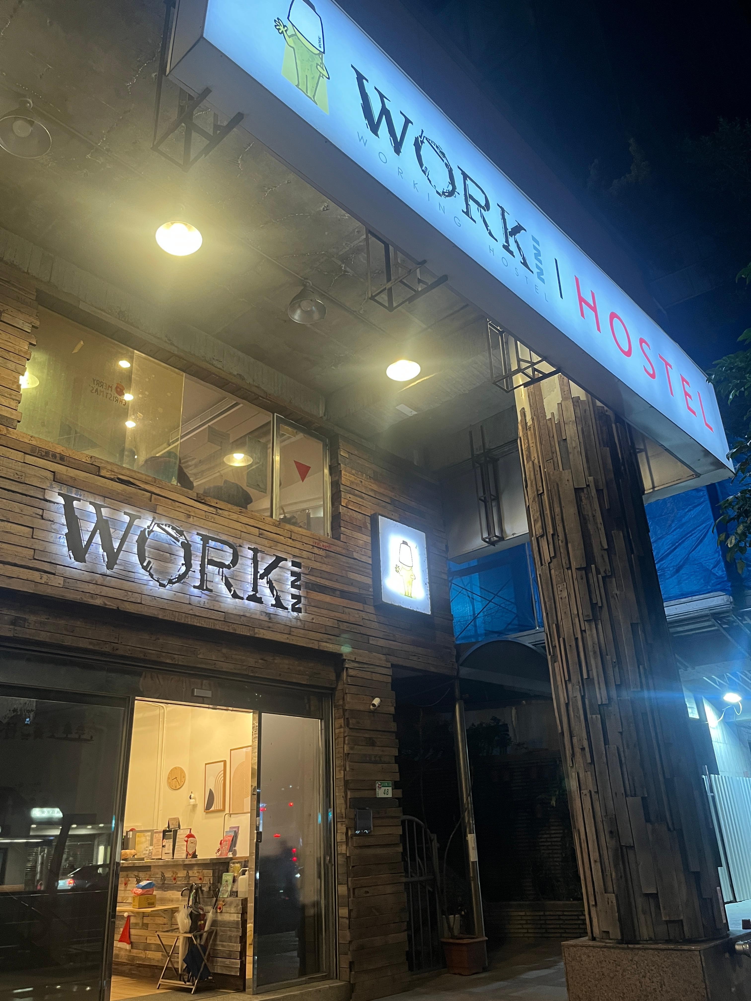 この手の宿泊先はビルの中にあるが、ここは路面！わかりやす！！