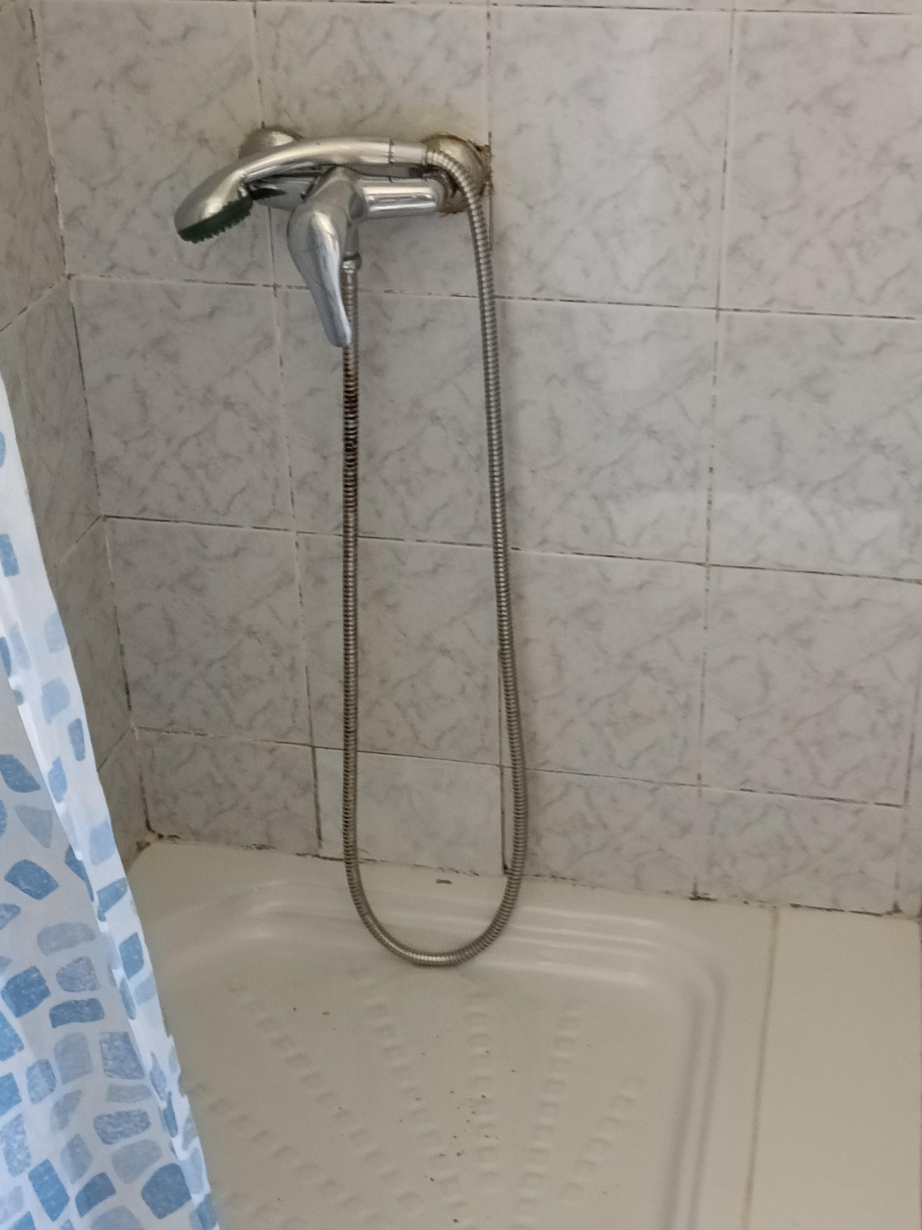 Very dated. Needs serious attention 
Very small with old fashioned curtain.