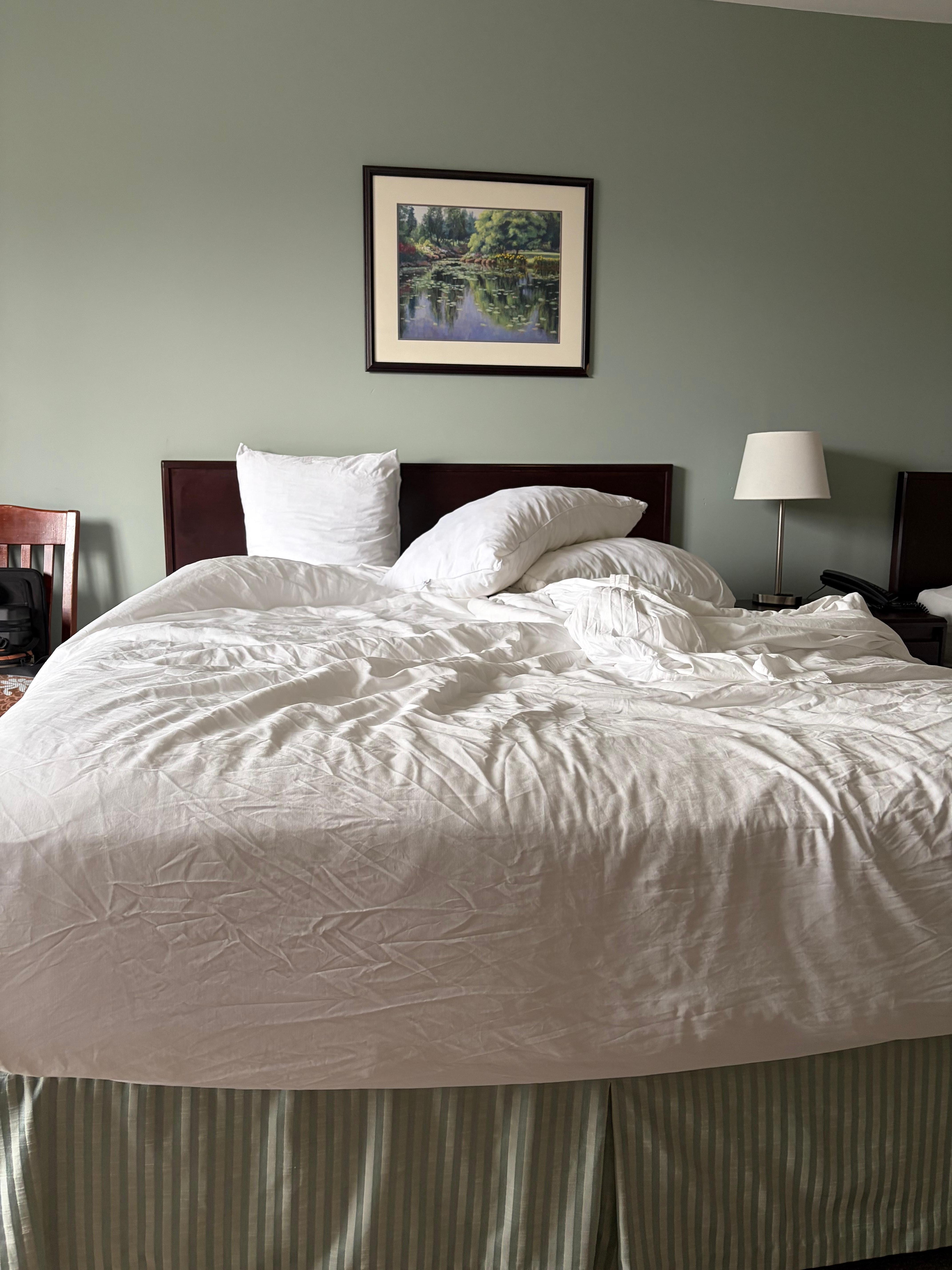 Room was not ready when we check in.