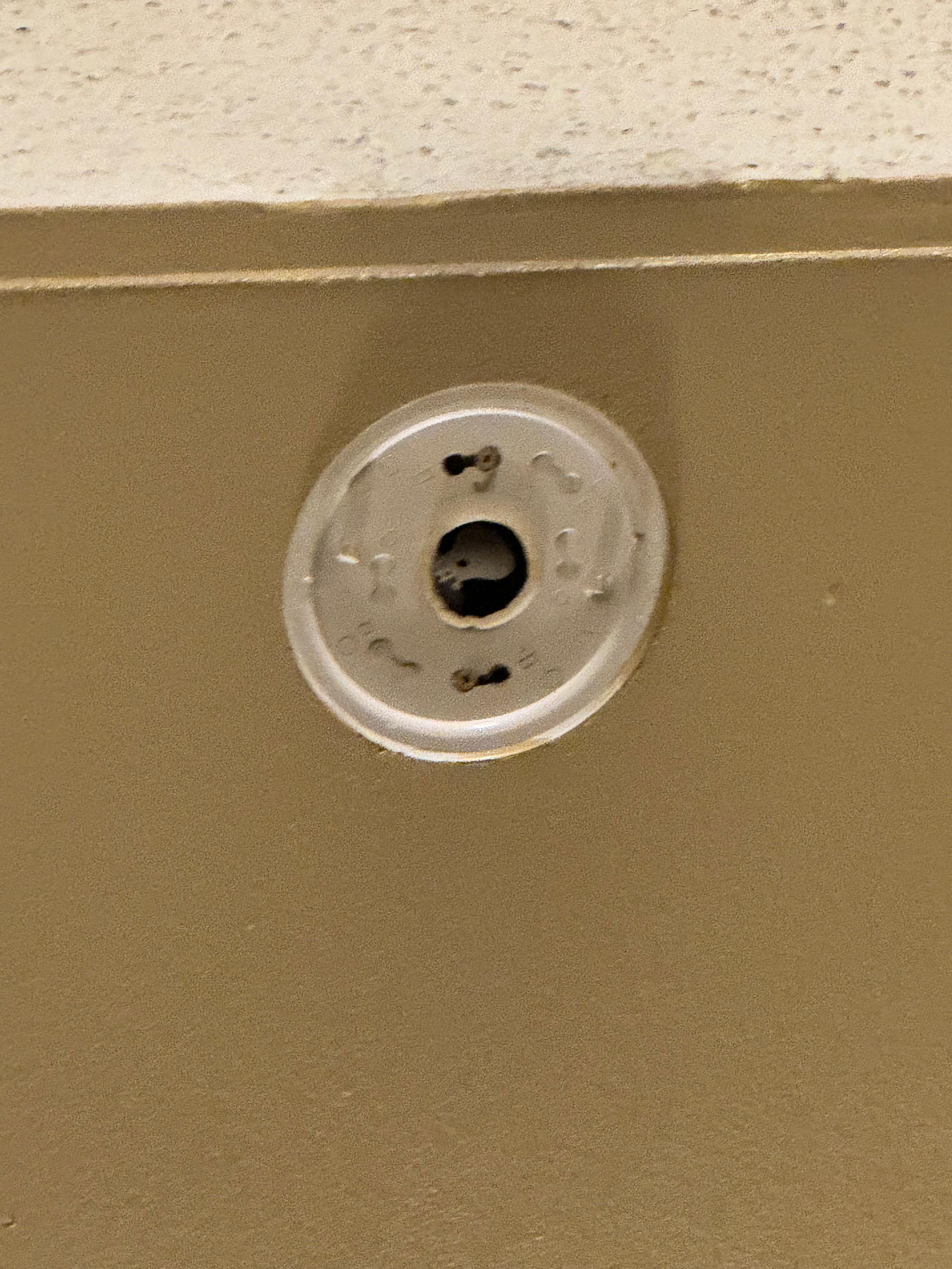 Missing smoke alarm 