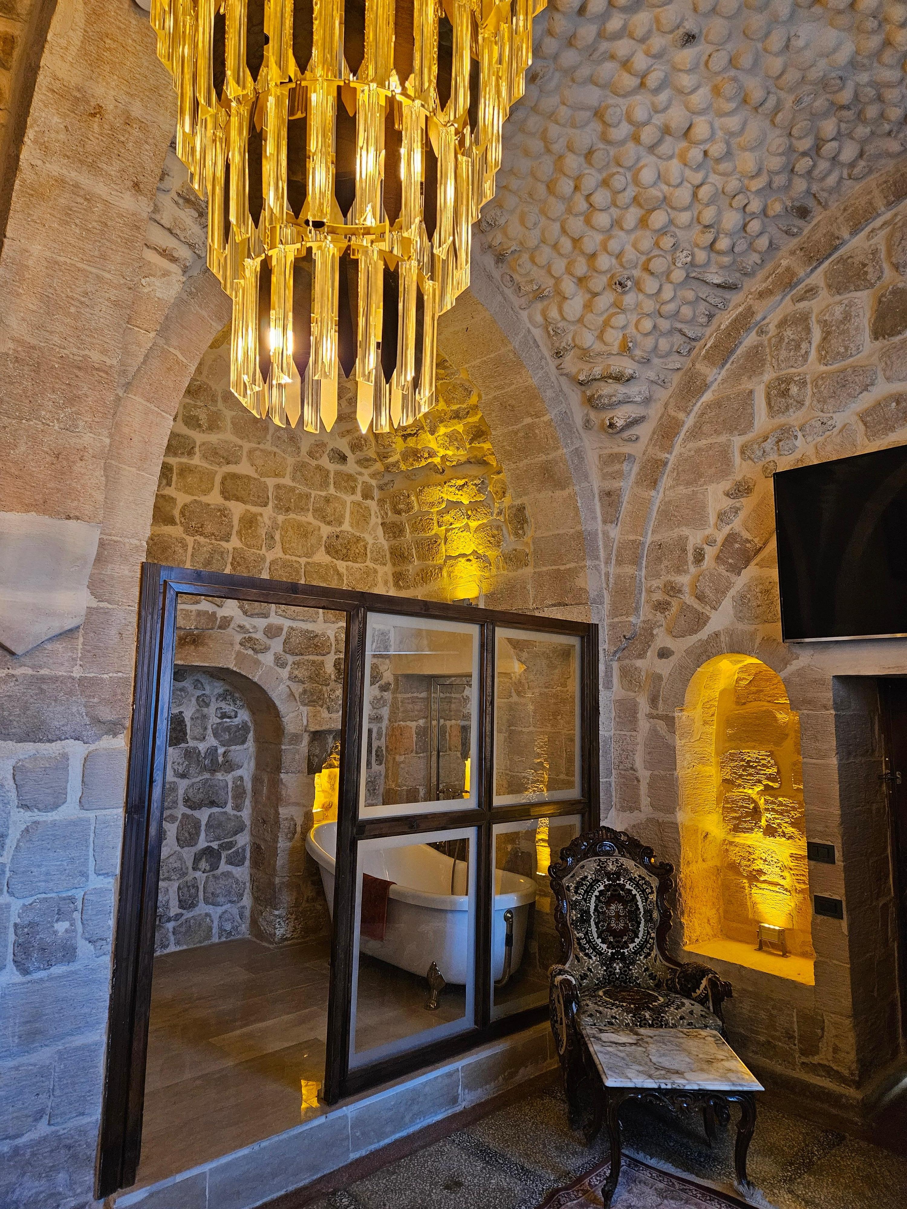 Harika bir atmosfer yaratılmış. Bir de Mardin...Hersey masalsı 