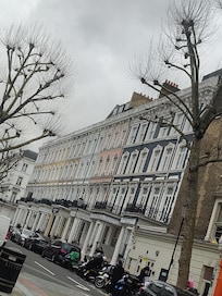 Quartiere tranquillissimo, 100 mt da metro, pub, negozi, tutto!