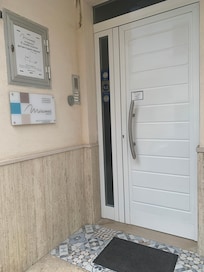 Entry to Miramed Rooms from street