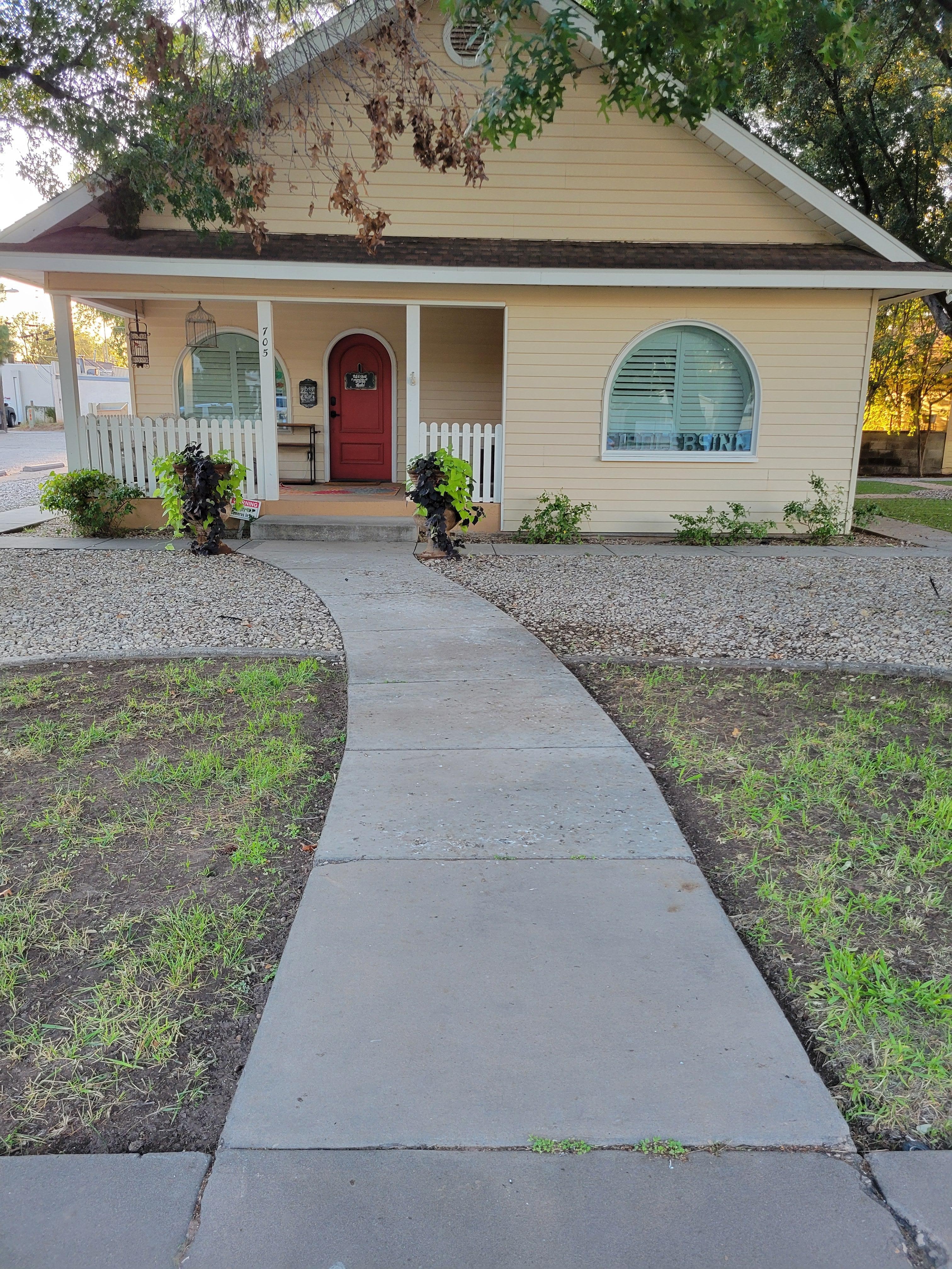 Lacks the sweetness of  the listing photo.