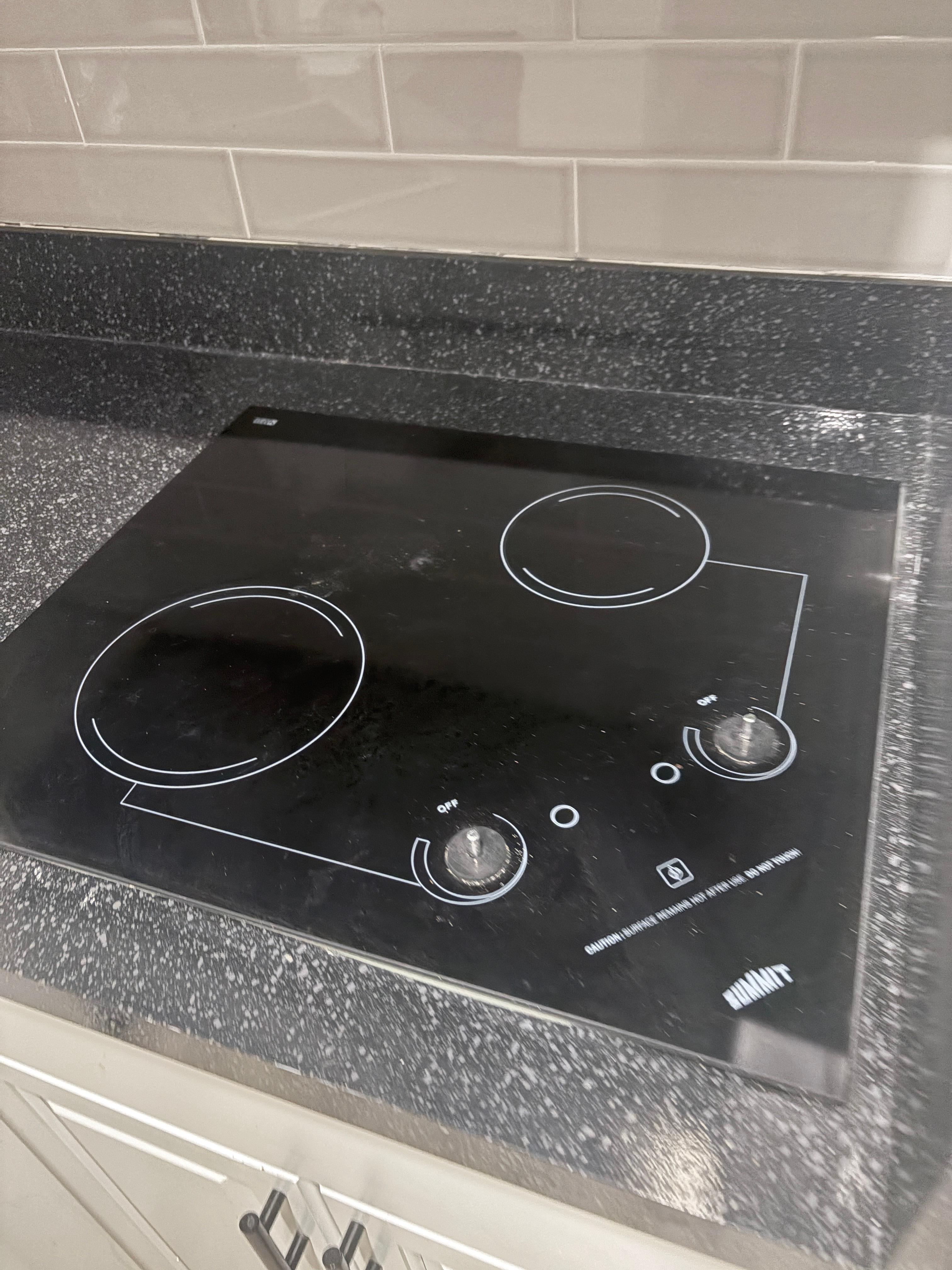 No knobs on the cooktop