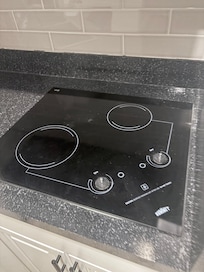 No knobs on the cooktop