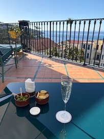 Rooftop bar/restaurant