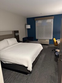 Nice room, comfy to be in with a nice work and reading space.