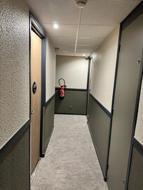 Couloir pour accéder aux chambres