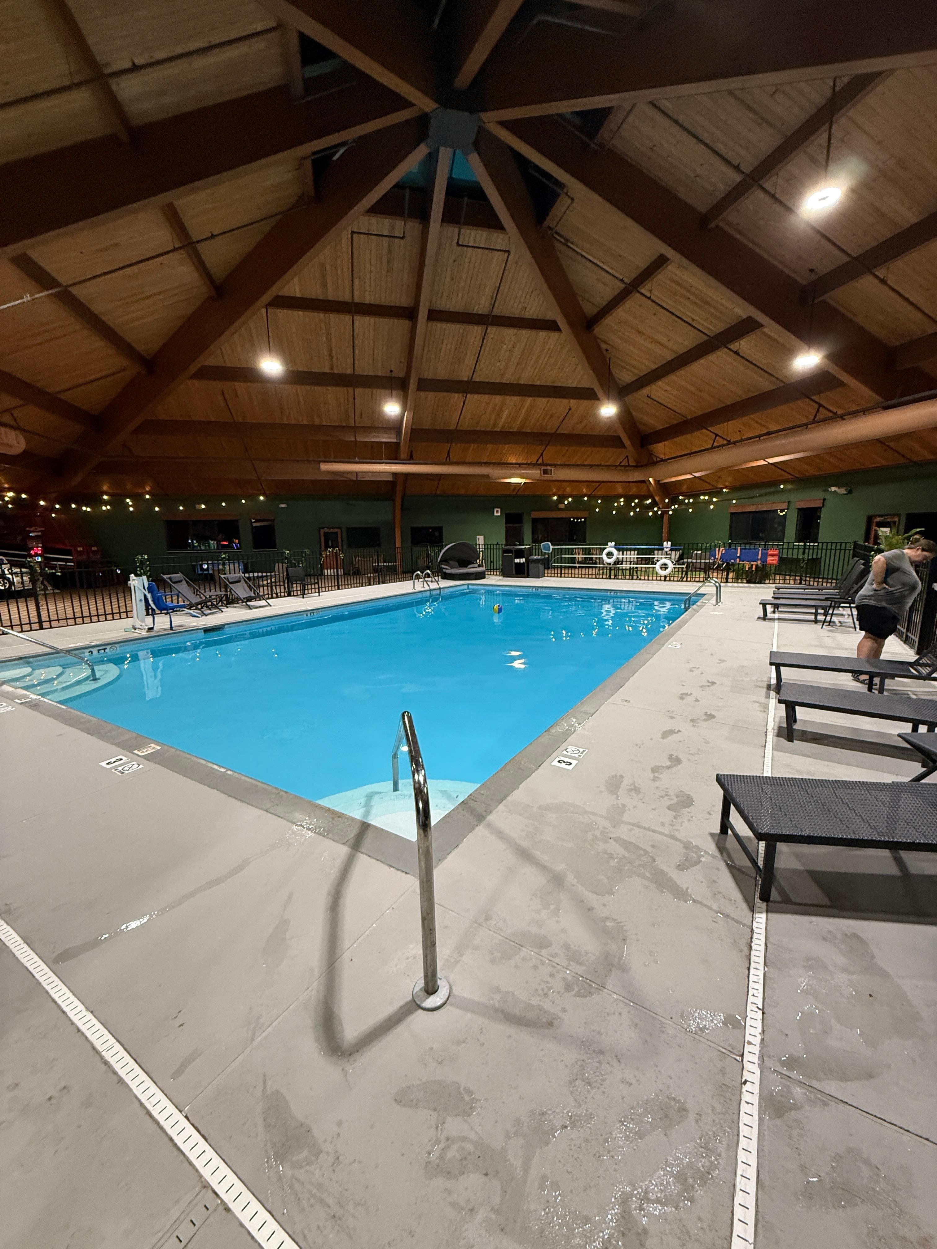 Very clean nice pool area with video games. The only issue was I think the pool was a little too cold should’ve been heated more.