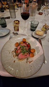 Steak Béarnaise en peperroomsaus als keuzes