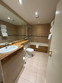 Great sized bathroom!