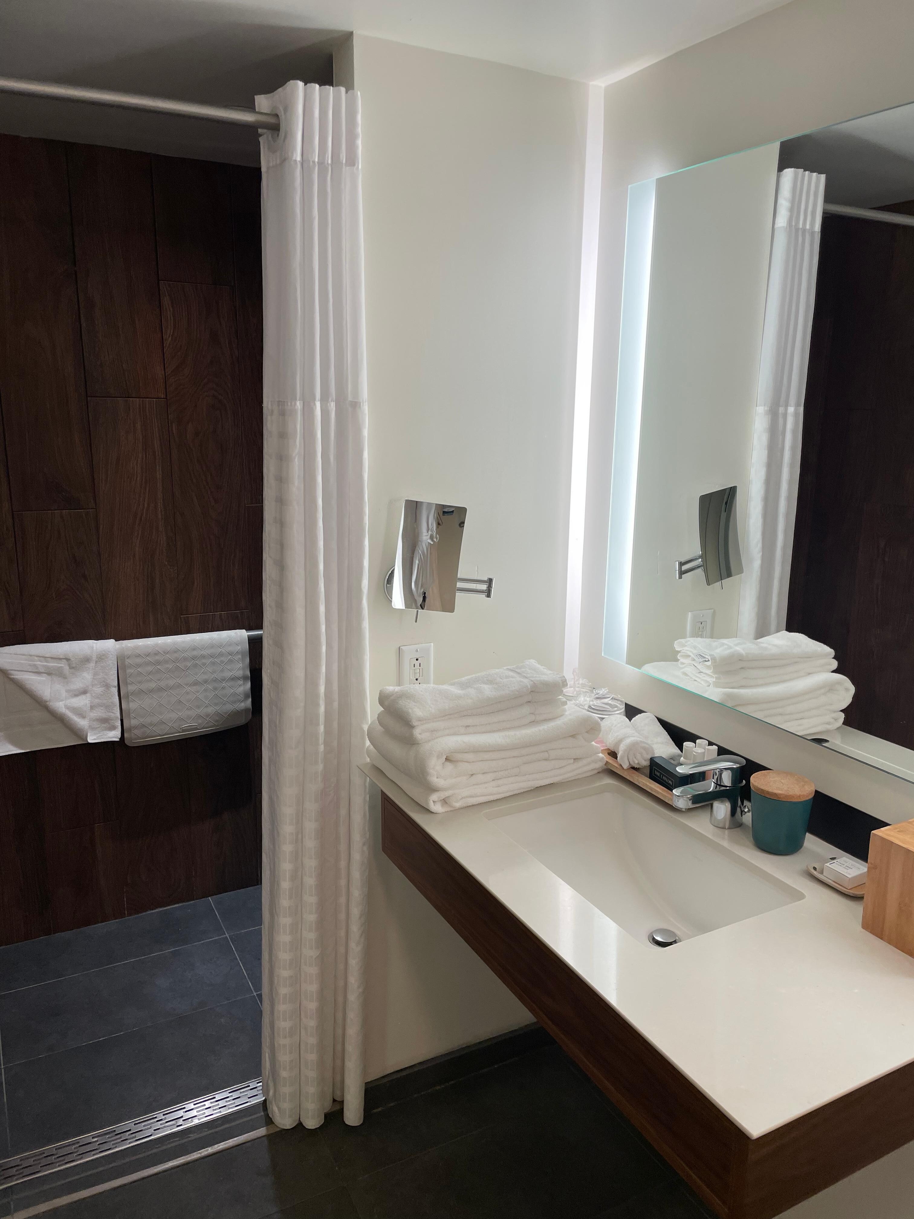 Book The Laylow, Autograph Collection in Honolulu | Hotels.com