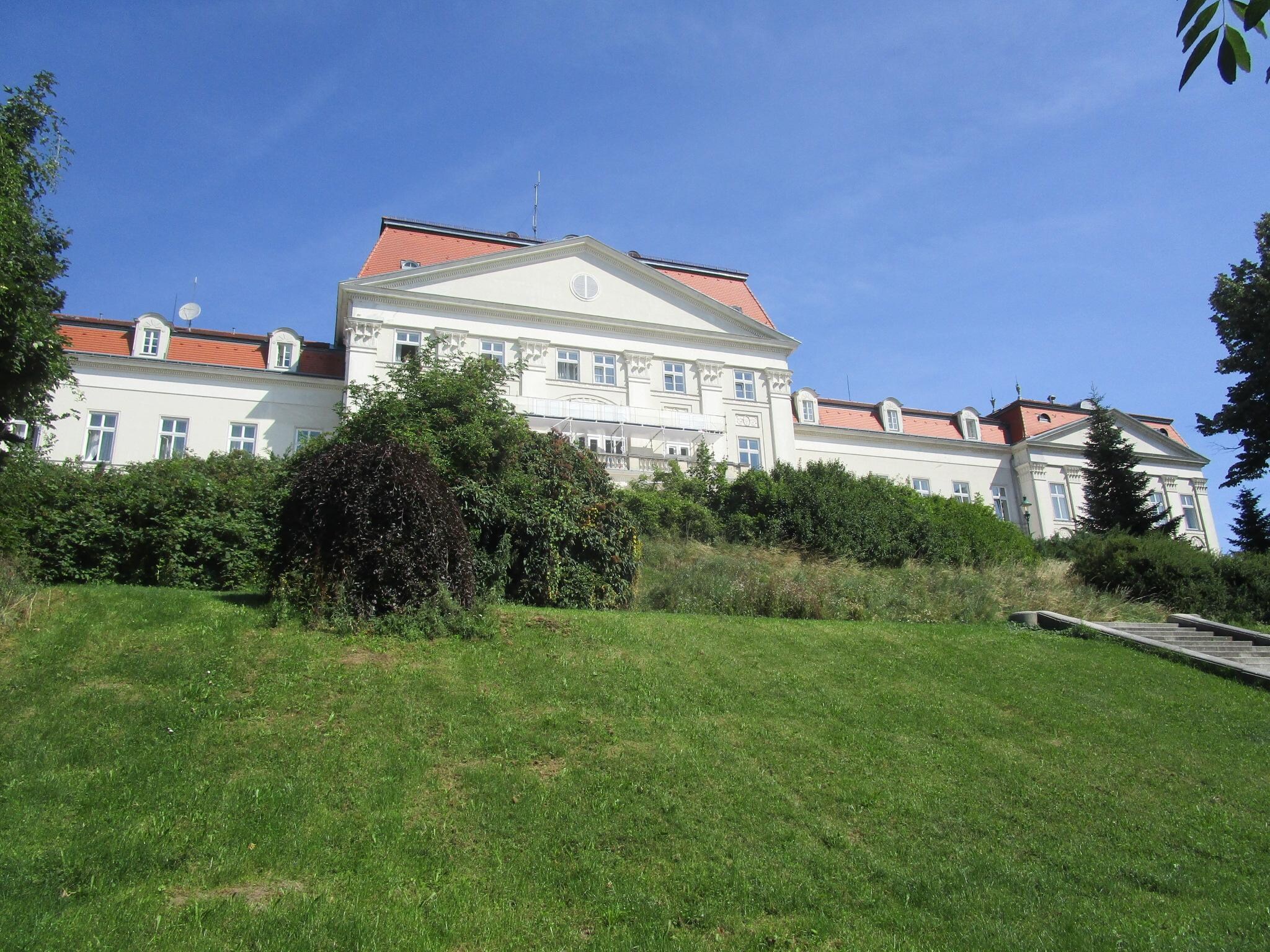 Bra promenadstråk runt om.