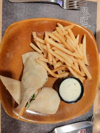 Para una cena ligera este excelente wrap de pollo con vegetales.