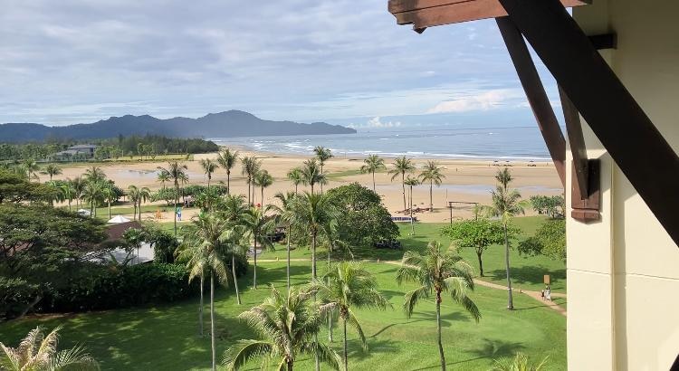 廊下から見えるリゾート。