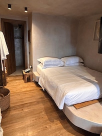 Chambre « cosy » soit disant similaire aux photos du site