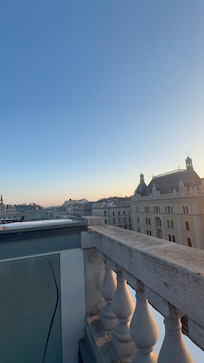 部屋から続くメゾネットテラスの眺め