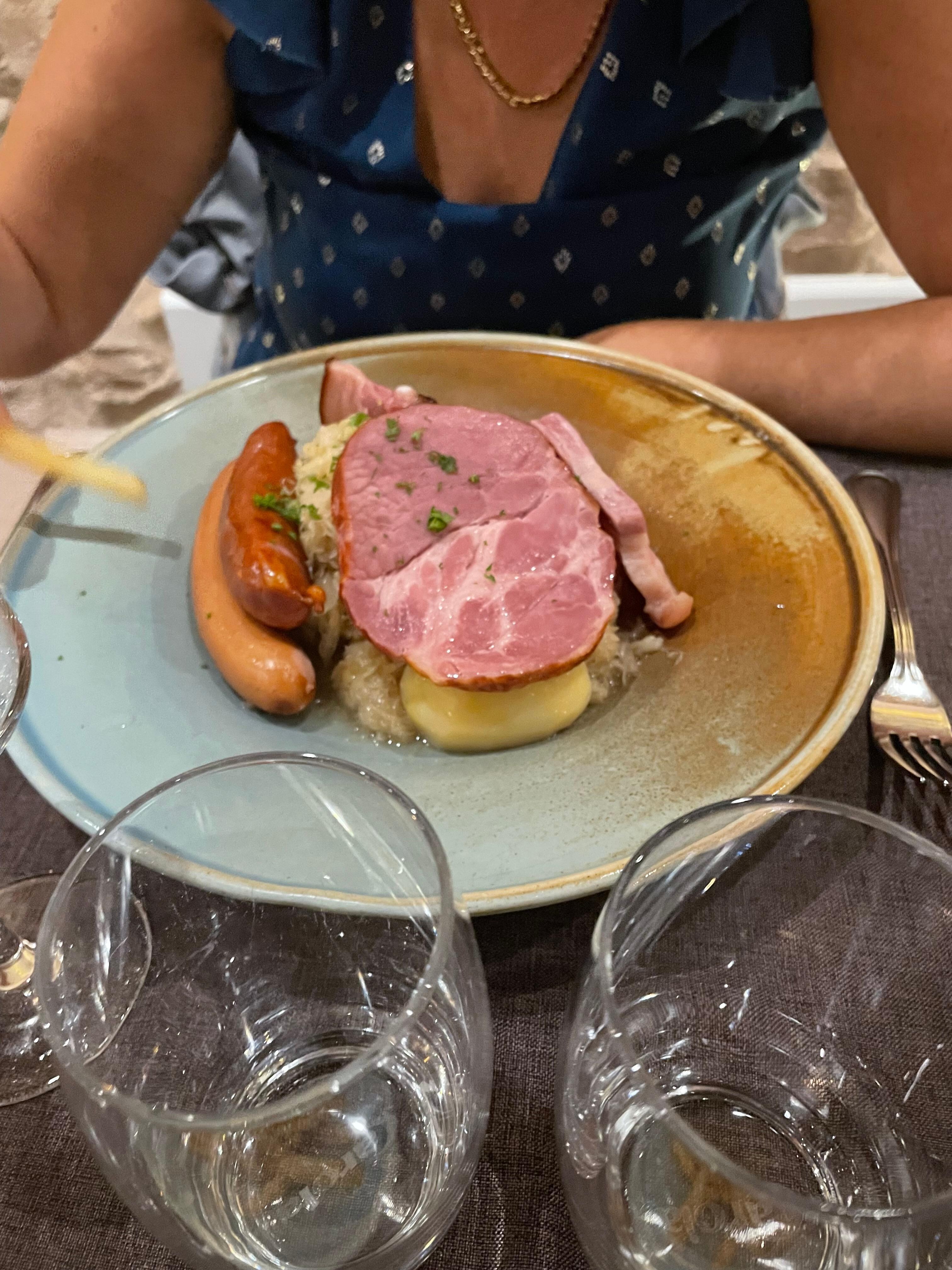 Plats du restaurant très copieux 
Manager peu agréable 