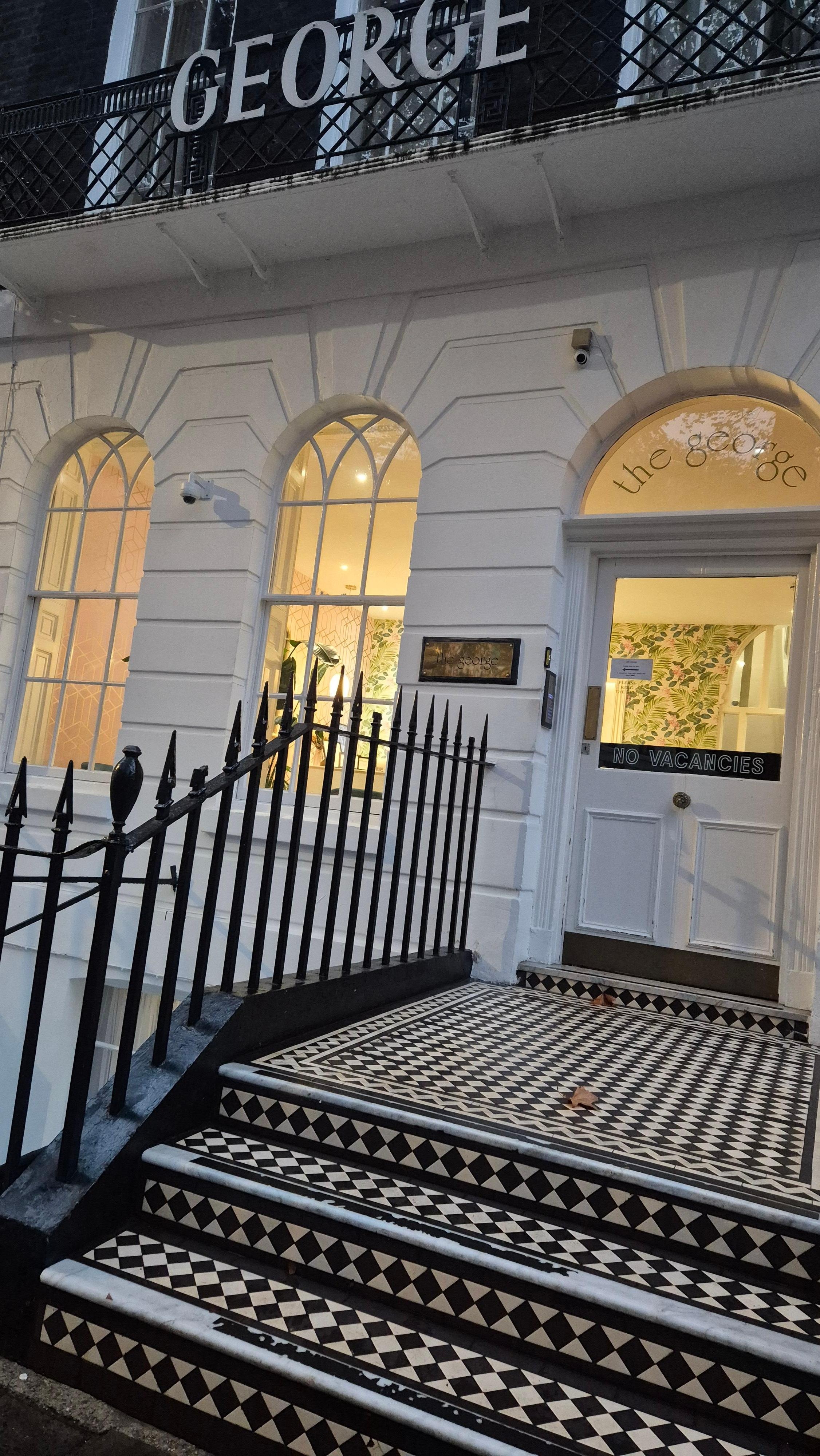 Perfect entrance and spaceous reception area, very well decorated!