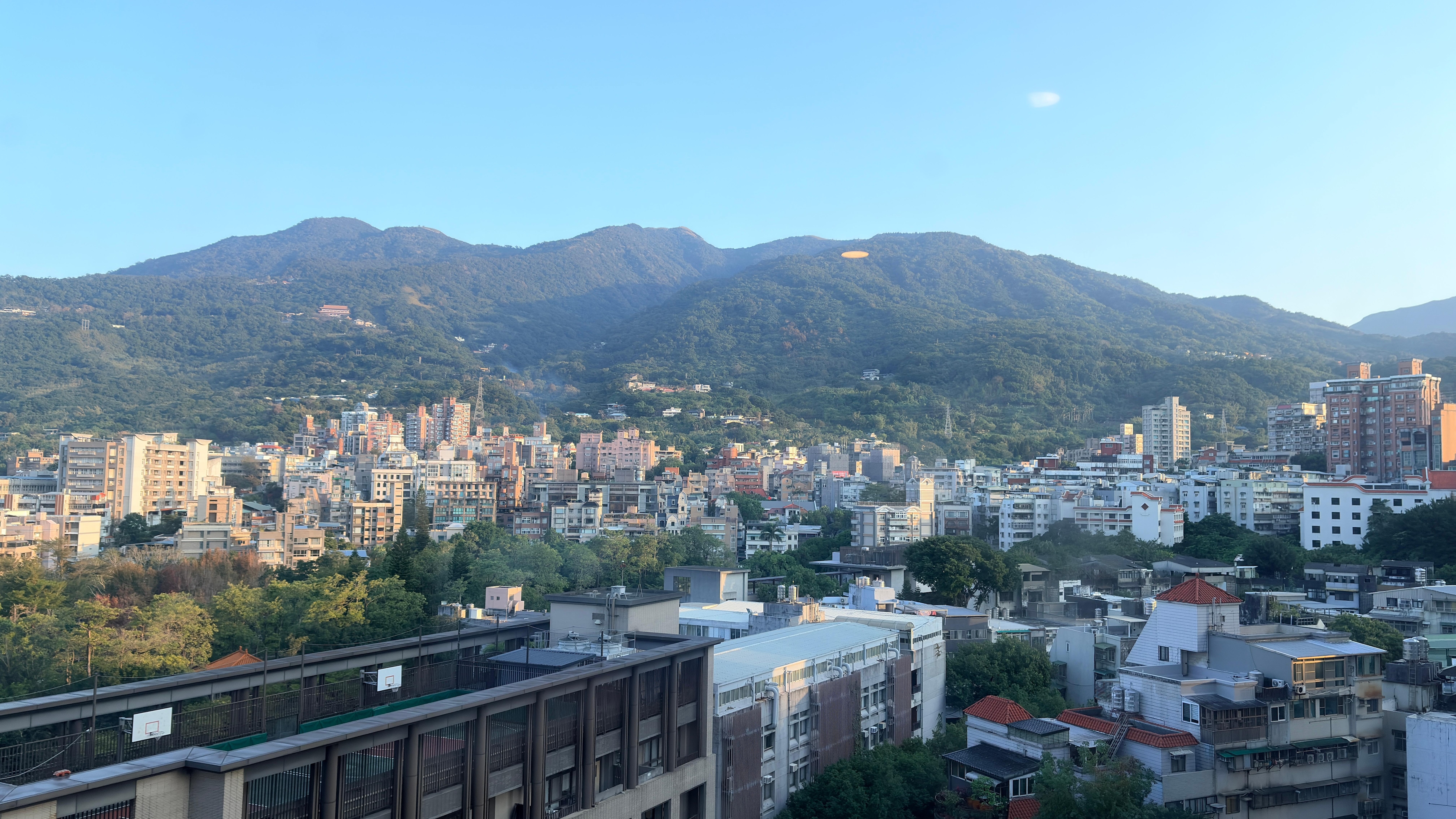 酒店電梯旁的窗外景觀