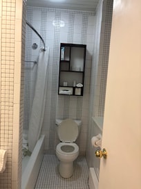 Baño espacioso con tina