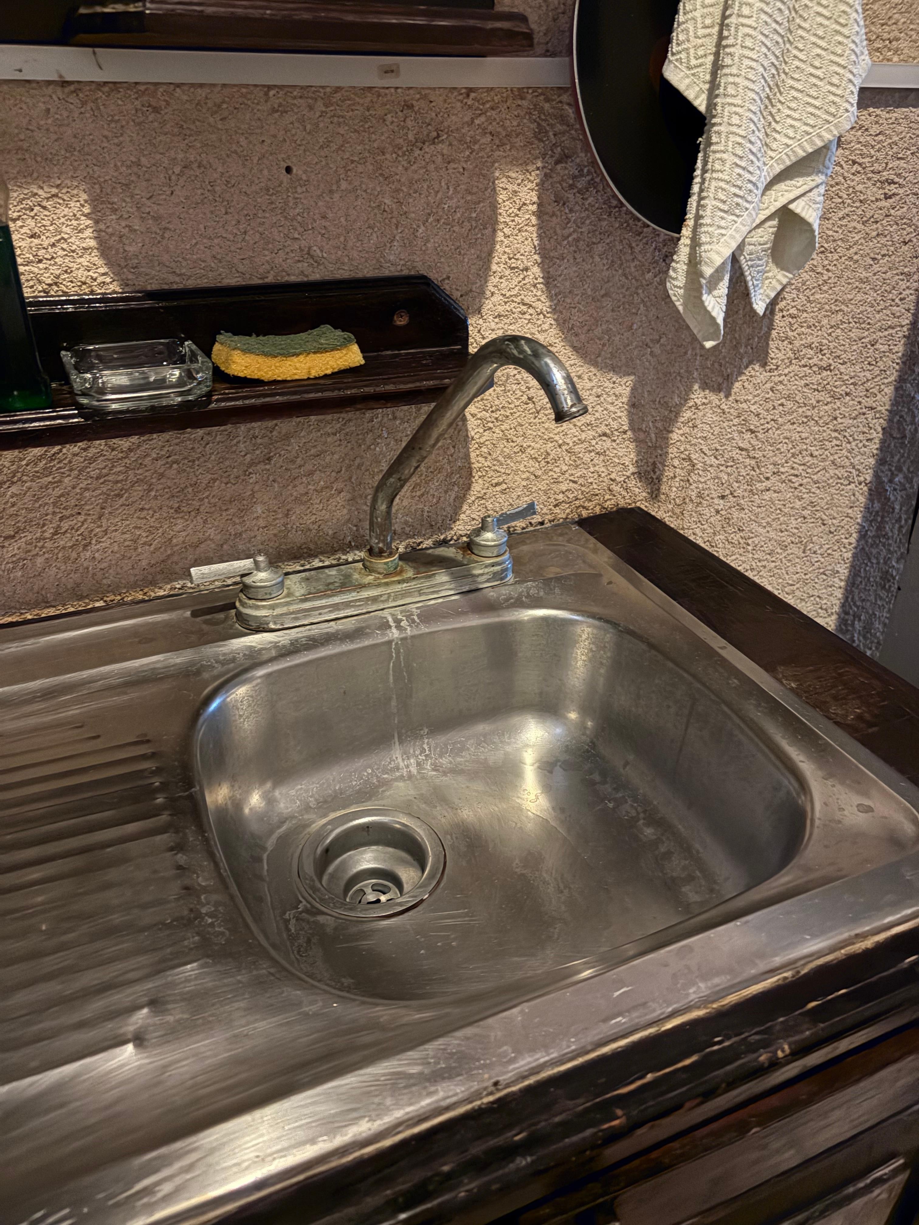 Look at the sink & taps. Even the wash cloth & scrubbing pad is aweful
