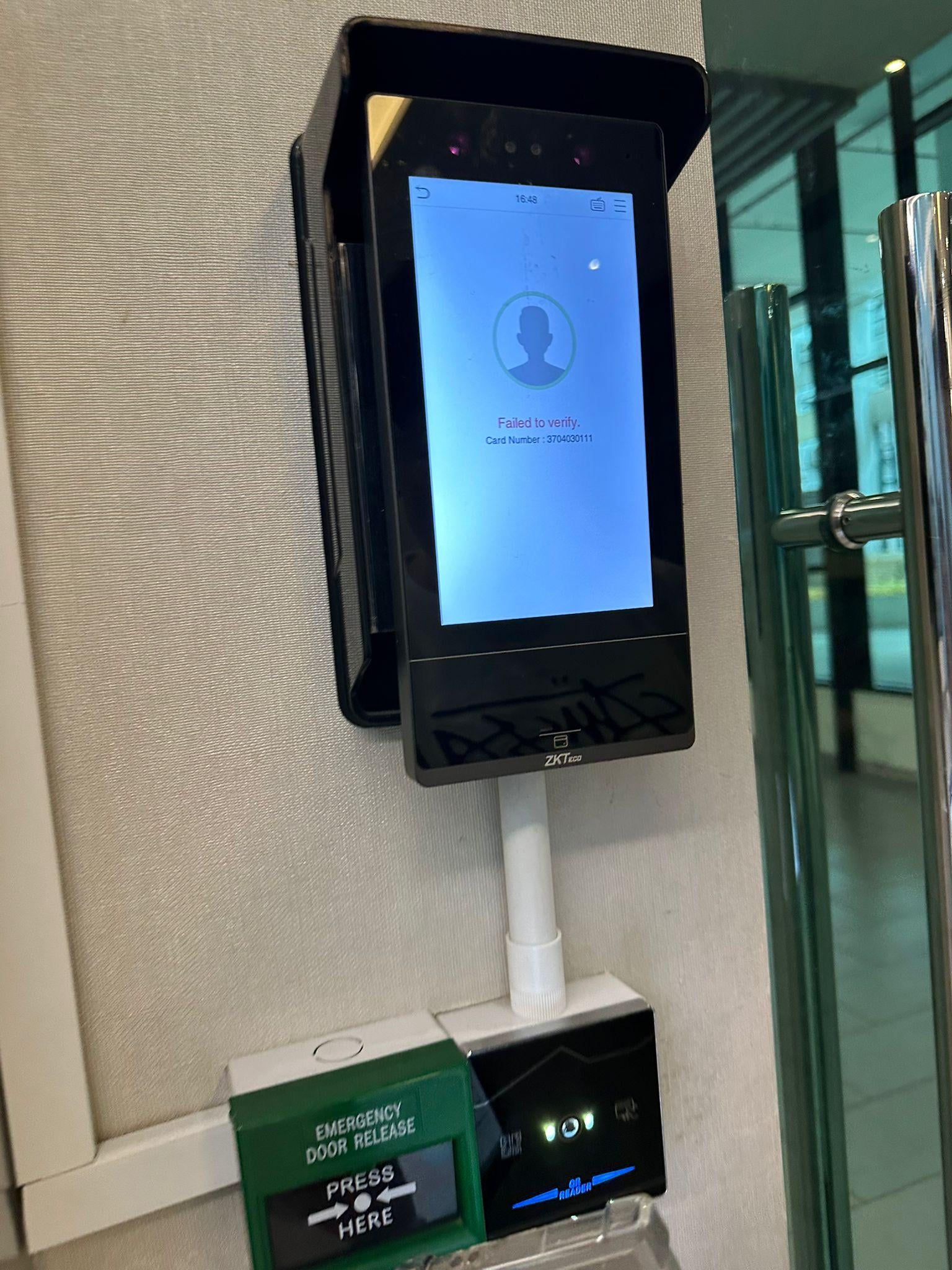 Problem with security guard to access with QR code, communication problems and hard to know if they understood