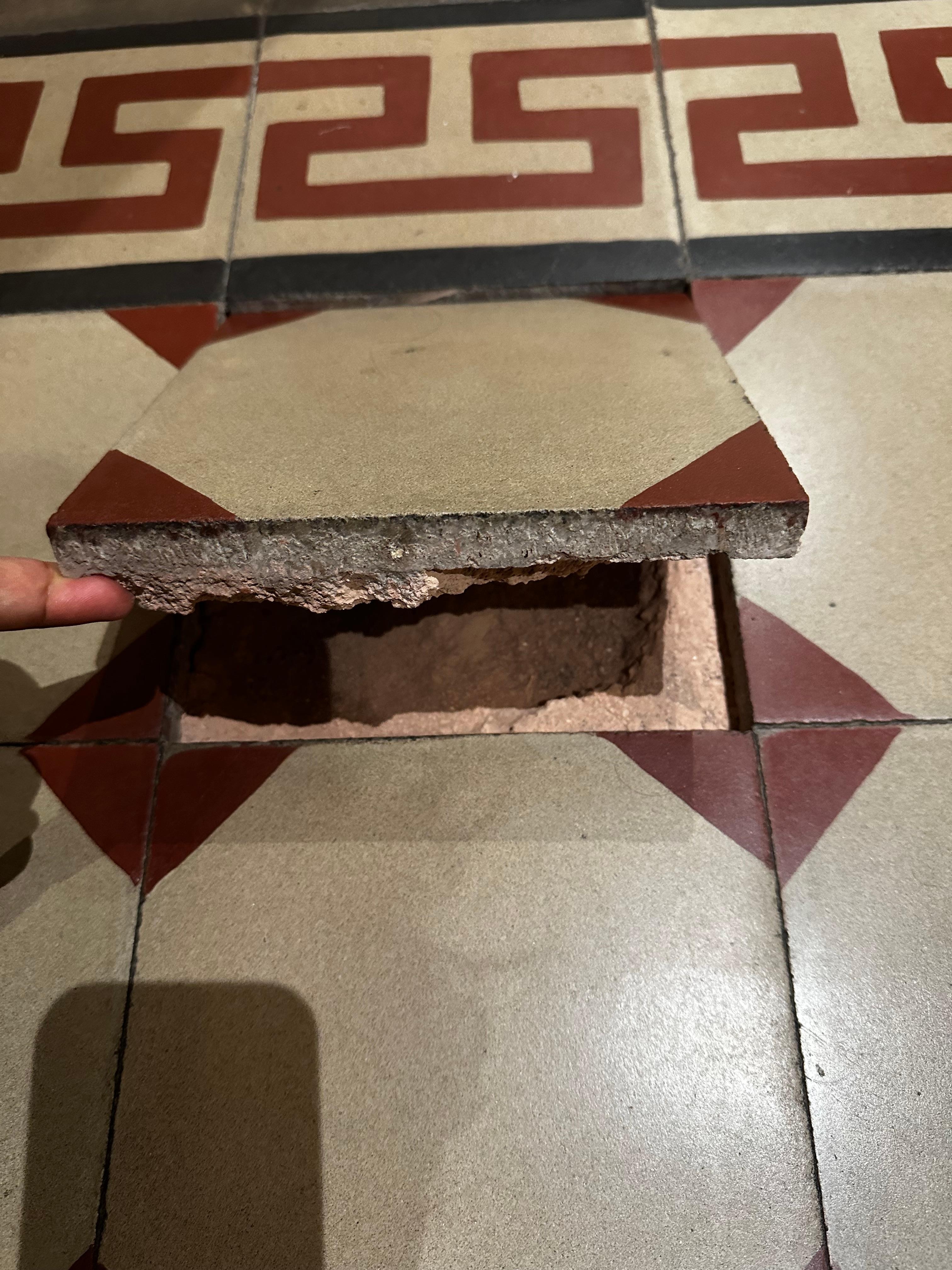 Piso solto no quarto 